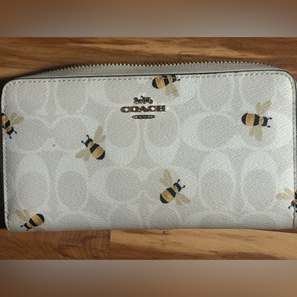 Coach | Bags | Coach Gallery Tote In Signaturecanvas With Bee Print And ...